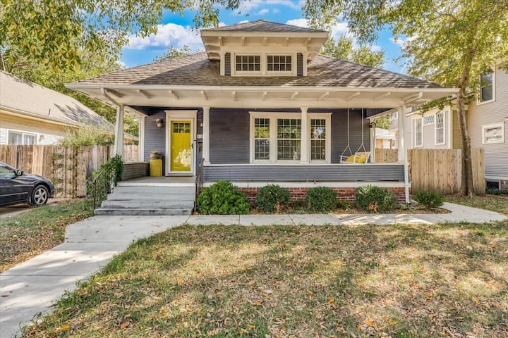Charming Riverside Bungalow • Pet-friendly - Wichita, KS