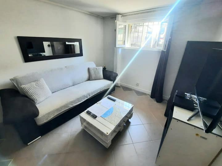 Nice Studio 1 Pièce Avec Climatisation/wifi/tv - Niza