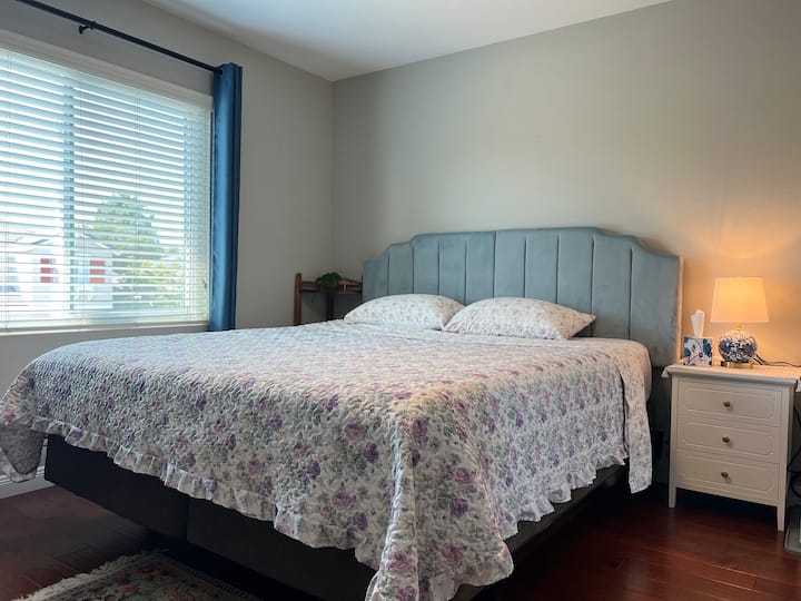 Cozy Bedroom (Female Only) - San Diego, CA