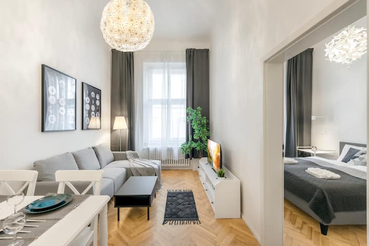 Brand New Lovely Apartment In The Center Of Prague - Prag