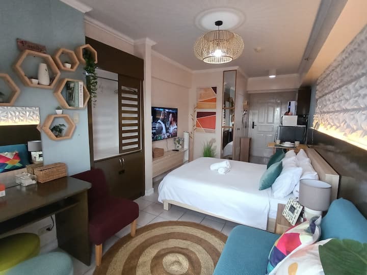 Tagaytay Staycation With Pool & All Day Netflix - Tagaytay