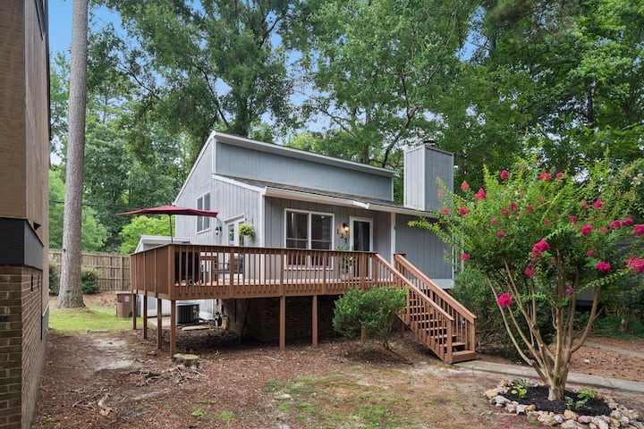 The Cary House-central Location In Natural Setting - Cary, NC