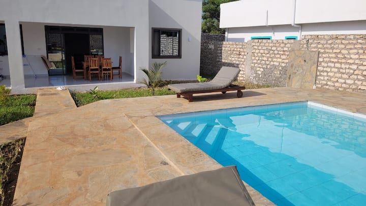 Firstrose Villa 2.2 Two Bedroom New In Diani Beach - Diani Beach