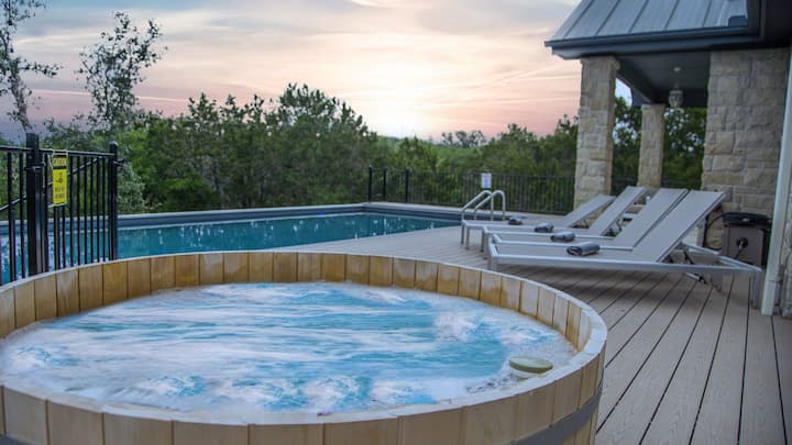 Spicewood Lodge W/pool, Hottub - Spicewood, TX