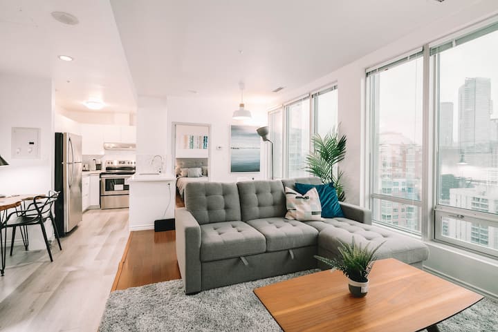 Modern Condo With Amazing Central Location - Vancouver