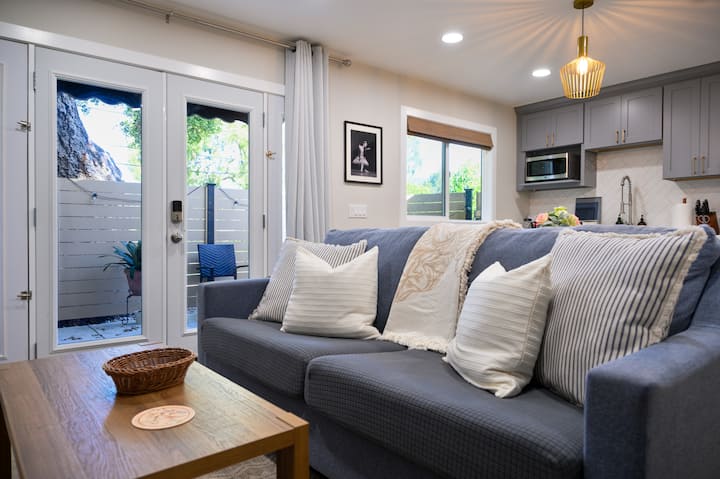 Peaceful & Scenic Glendora Escape Under Giant Oaks - La Verne, CA