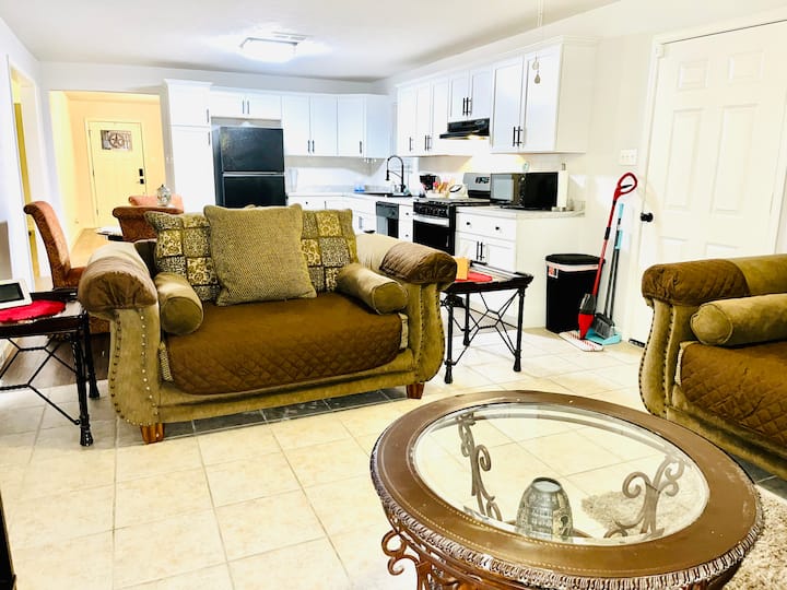 Cozy, Comfortable & Convenient Stays 2bdrm/1 Bath - Port Arthur