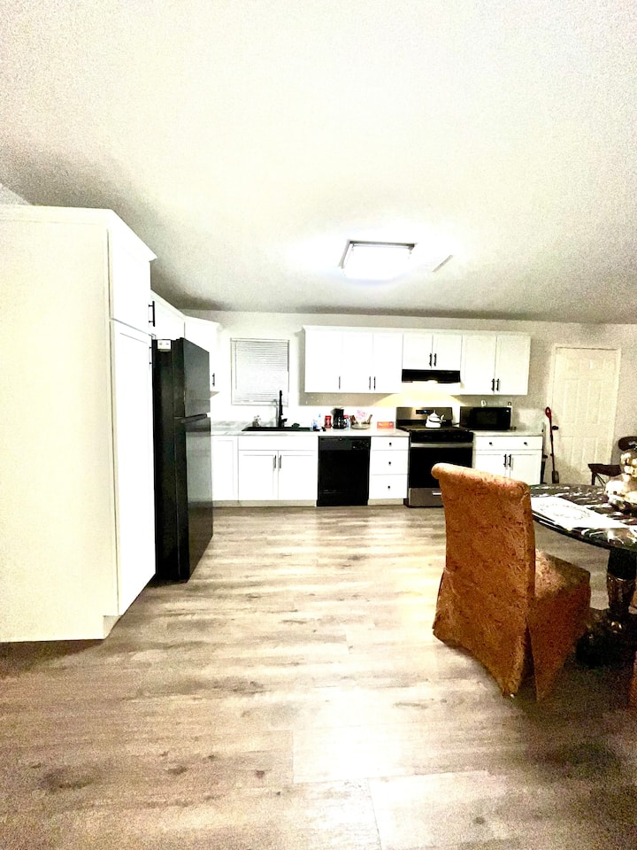 Cozy, Comfortable & Convenient Stays 2bdrm/1 Bath - Port Arthur, TX