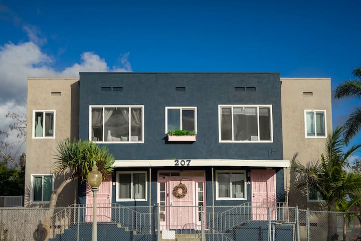 Sleeps 16 In Downtown Sd / 4 Units W/ Backyard - Chula Vista, CA