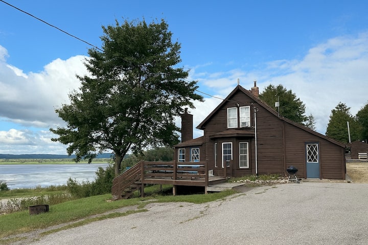 Historic Log Home At Cedar Ridge - Nelson, WI