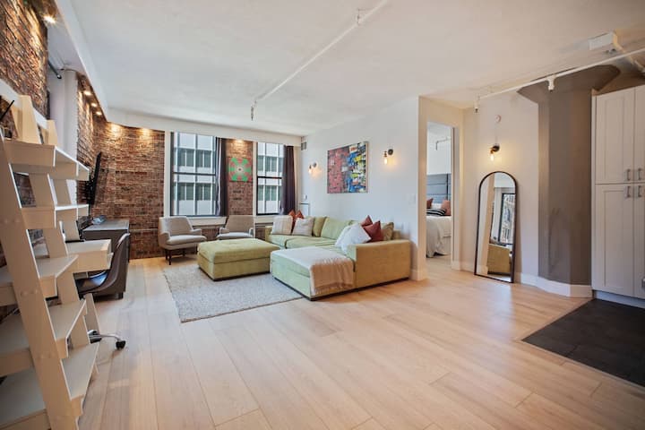 Stylish Urban Retreat With Stunning City Views - Denver, CO