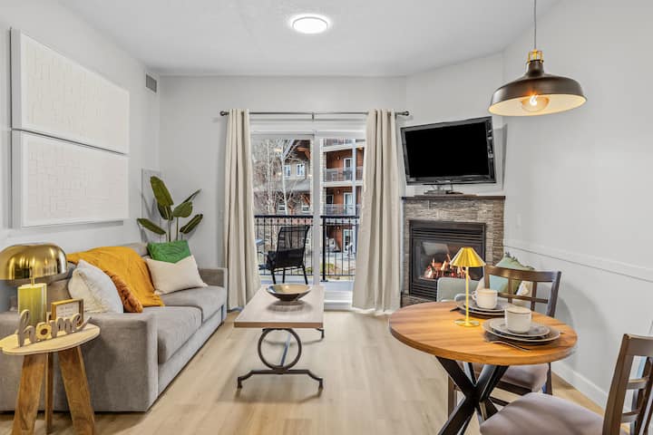 Frosty Special: Hot Tub/pool, View, Gym, Parking - Alberta