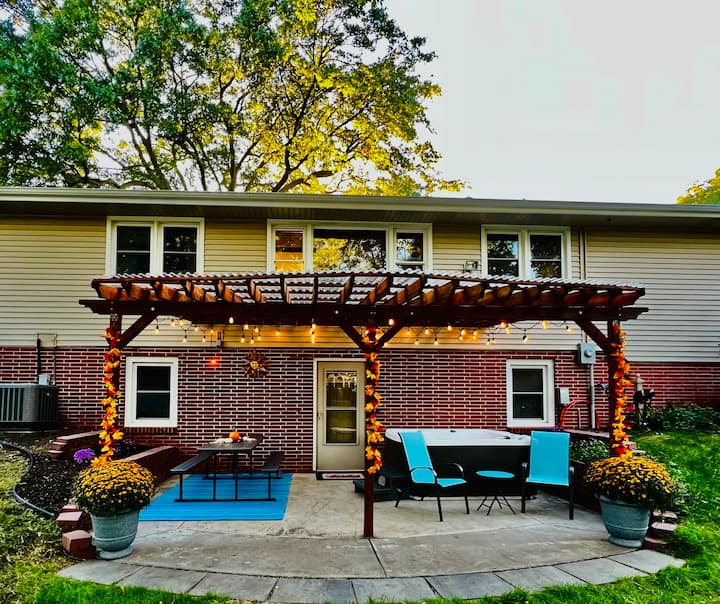 Private Walk-out Basement Apt & Patio W/hot Tub - Lincoln, NE