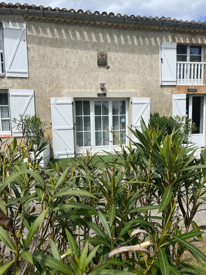 Gîte Pins 8 à 10 Personnes
Proche Carcassonne - Castelnaudary