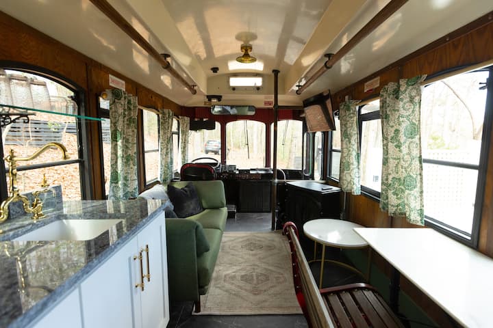 History Meets Glamour, Trolley "Hurricane Express" - South Carolina