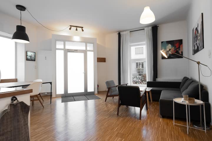 Zentrales Altbauapartment Mit Privateingang - Graz