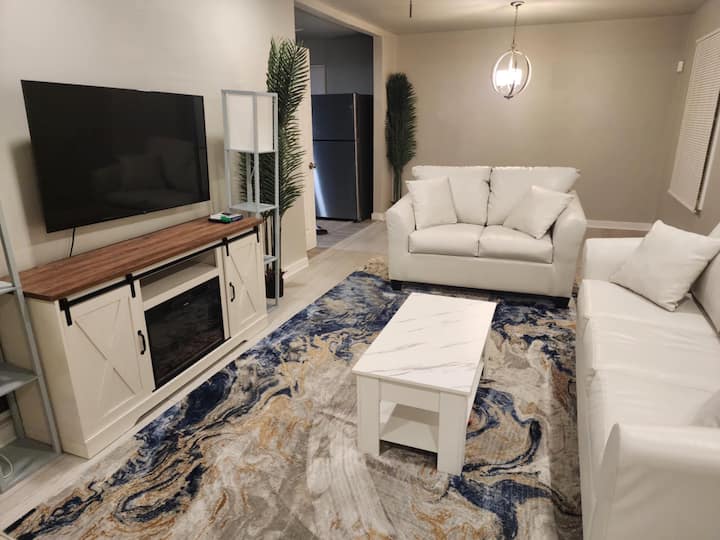 30+ Day Rental-home W/ Home Office & Gym - Atlanta, GA