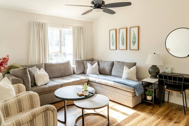 Overlook Near Sugar Hill Dining & Lake W/ King Bed - Suwanee, GA