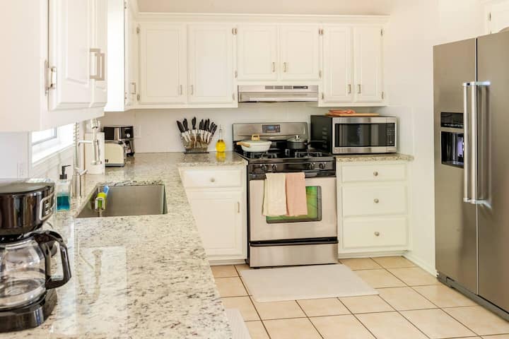 King Suite By Downtown Sugar Hill & Mall Of Ga - Buford, GA