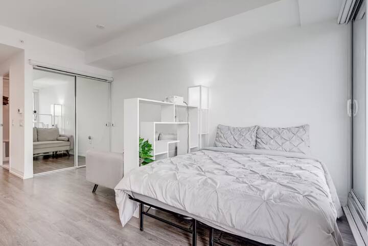 Cozy Studio Apartment With Resort Style Amenities - Toronto
