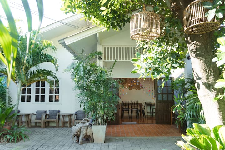 Baan Ragang : Cozy Entire House In Old Chiang Mai - Chiang Mai
