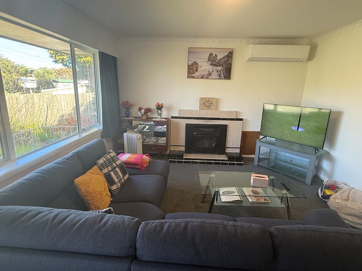 Quiet 3 Bedroom Home 6 Minutes From Town - 5 Beds -