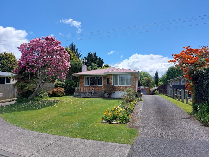 Quiet 3 Bedroom Home 6 Minutes From Town - 5 Beds - Rotorua