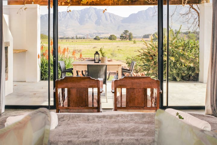 Family Cottage With Hot Tub & Mountain View - Western Cape