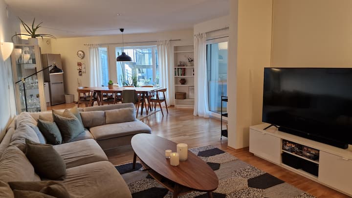 Romslig Og Moderne Leilighet. - Kristiansand