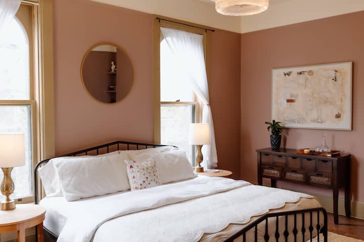 Hanover House, Room No. 4 - Milwaukee, WI