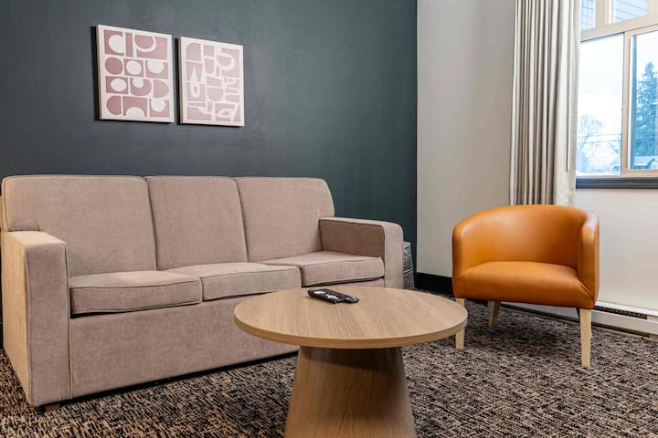 Double Queen Suite | Northwinds - Revelstoke