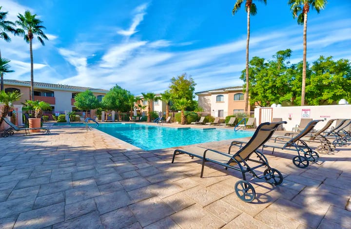 2 Bedrooms | Pool & Gym + Workspace | Near Stadium - Avondale, AZ