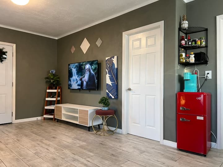 People's House 751 - Claremont, CA