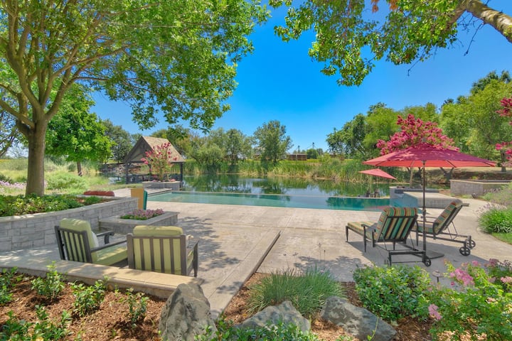 Lake Cottage House With Pool At Uc Davis - Davis, CA