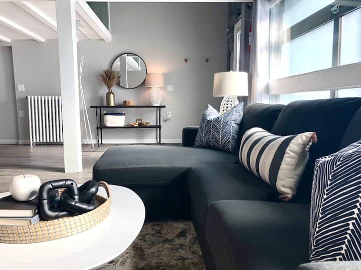 Modern 1-bedroom Loft - Toronto