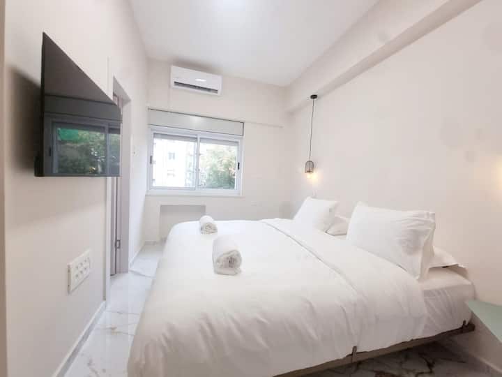 !Ben Yehuda St •Shower In Each Bedroom! Balcony - Jerusalem