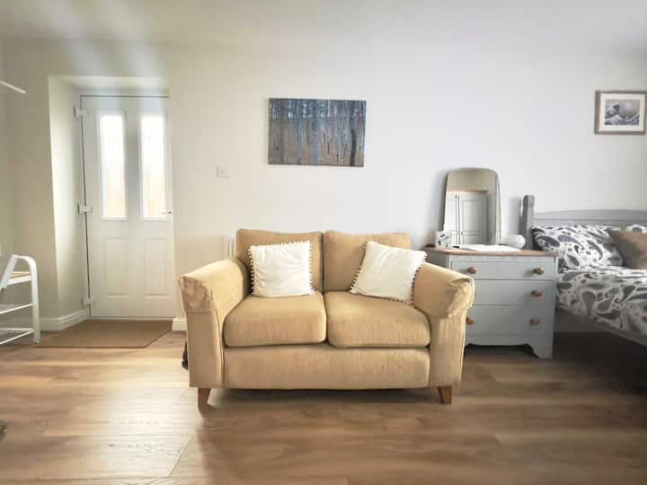 Cosy Studio With Ensuite. - Birmingham
