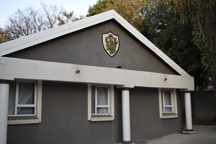 Frederick's Place Lion Room - Pretoria