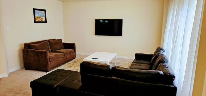 Luxury Huge 5 Bed 4 Bath Sleep 12 Gourmet Kitchen - Brantford