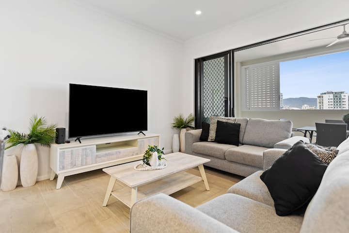 Mountain Air & Modern Flair: Your Cairns Getaway - Cairns