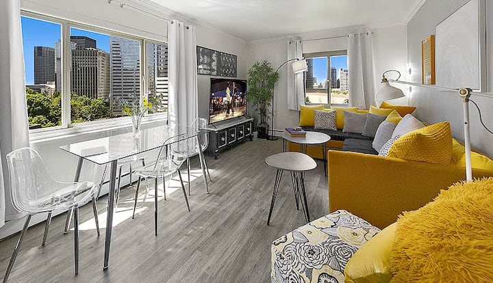 Modern Comfort, Incredible Views Downtown Seattle - Seattle, WA