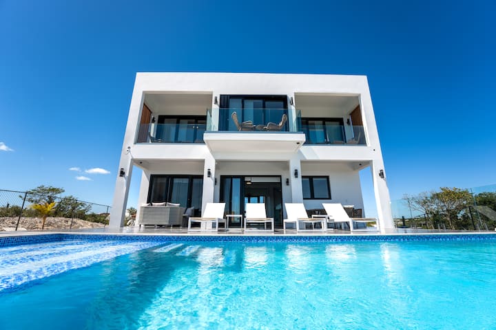 Luxury Villa: Ocean View. Private Pool! Chef Avail - Turks and Caicos Islands