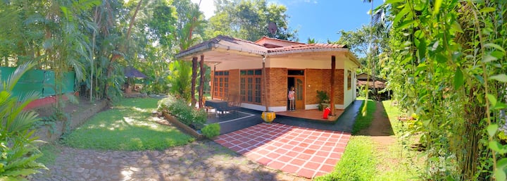 Lalie Guest House - Complete House - Hikkaduwa