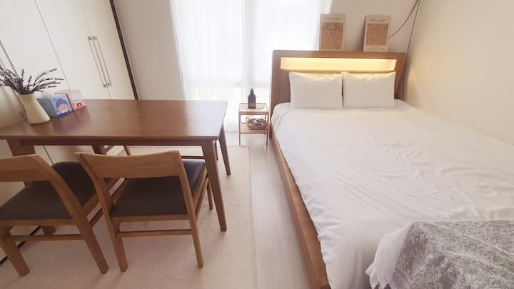 [해피]미니2룸,영일대차로17분,엘베있음,퀸+싱글침대,최대3인 - 효곡동