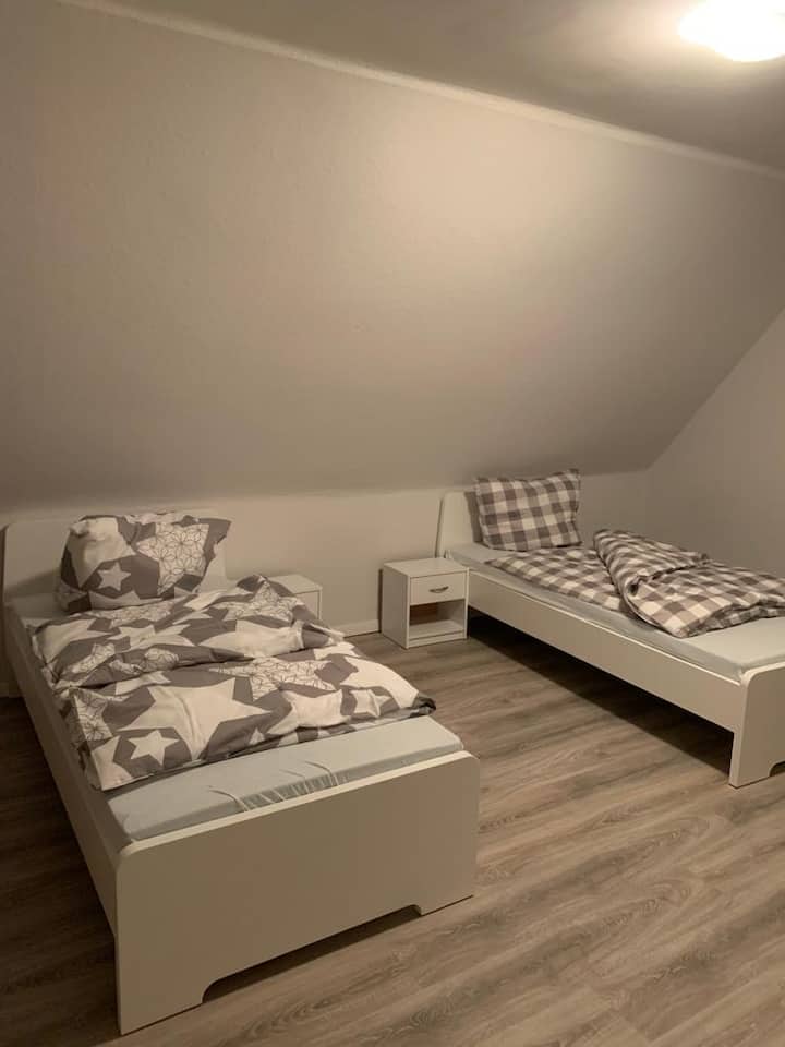 Monteurwohnung Bebra: 6 Betten, 3 Schlafzimmer - Rotenburg an der Fulda