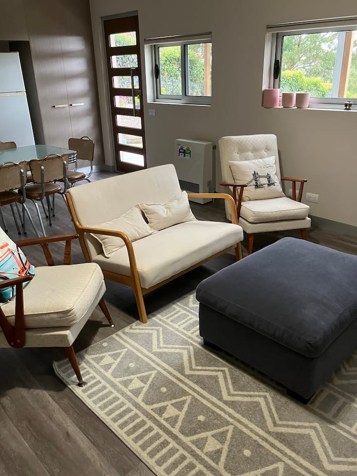 Country Views In The City - Dandenong