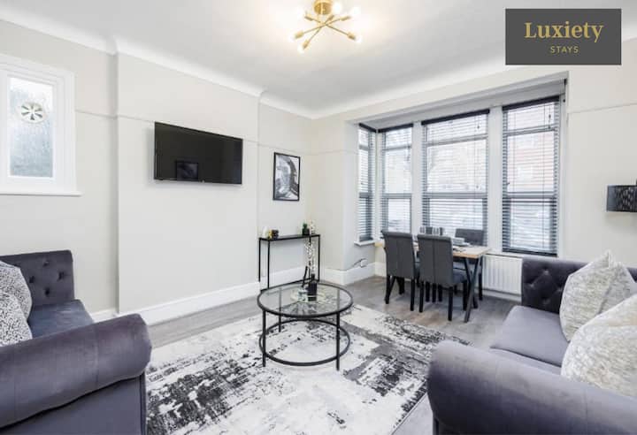 Modern & Cozy 2br City Centre By Luxiety Stays - Southend-on-Sea