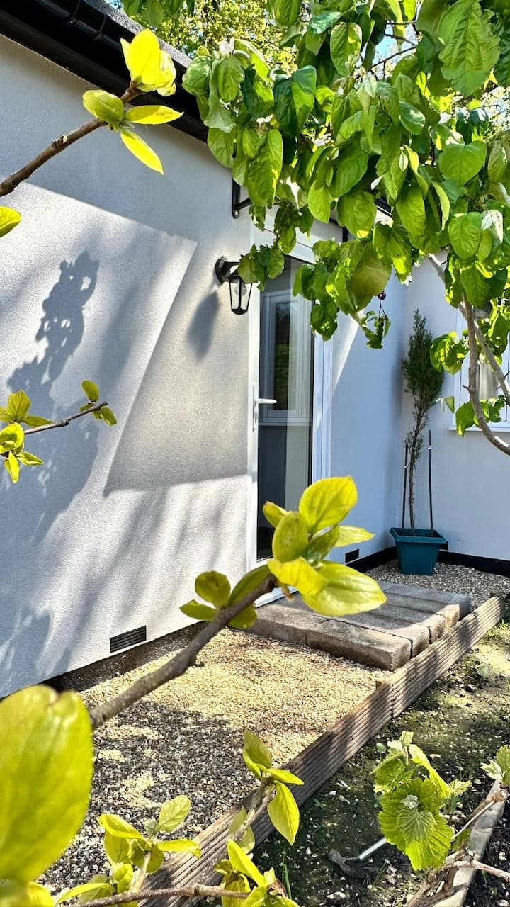 Secluded Guest House - Bracknell