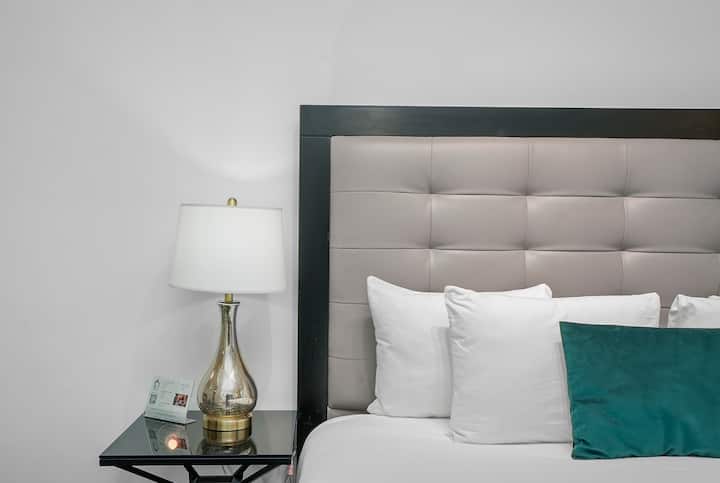 Miami Beach Private Room 1 King Bed Great Location - Surfside, FL