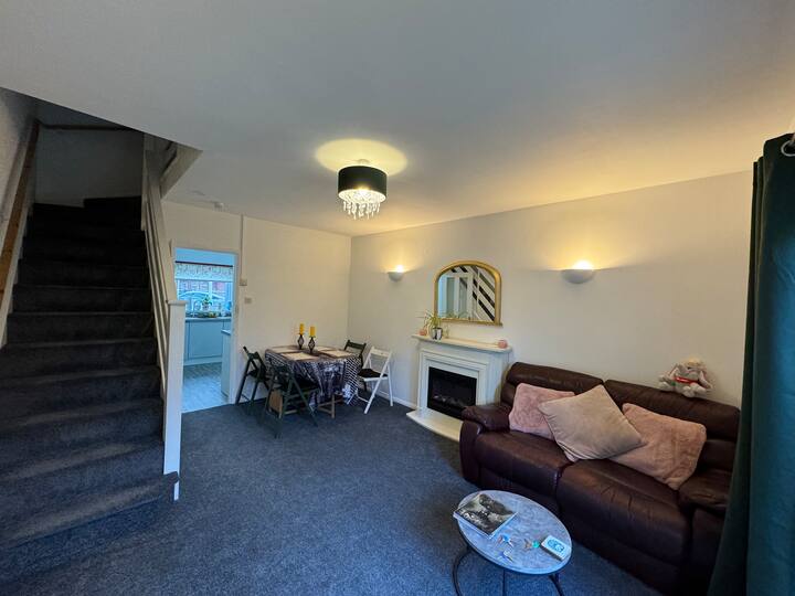 Charming Townhouse With Free Parking & Garden - Cotswolds
